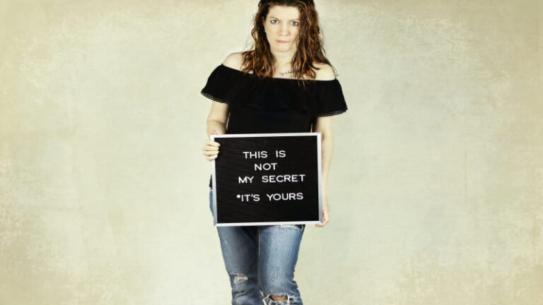 Is It Normal for My Boyfriend to Hit Me? And What Should I Do? - Sidomi
